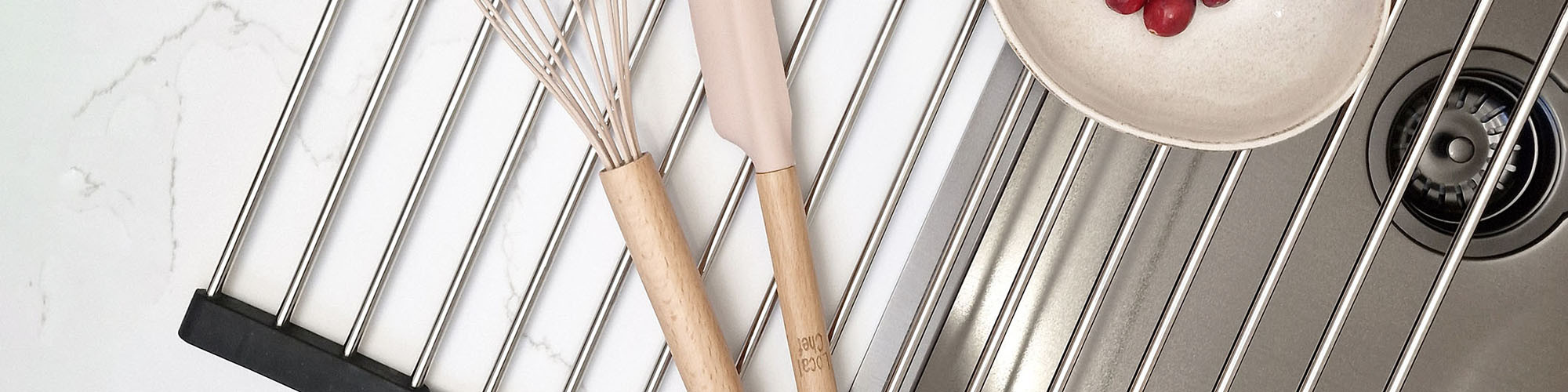 Foldable grids and rails - handy kitchen accessories